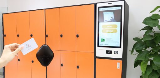 Mở khóa nào thích hợp cho tủ smart locker tại công viên nước?